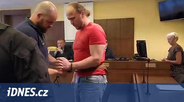 K soudu vedou pěstitele konopí v zakopaných kontejnerech - iDNES.tv