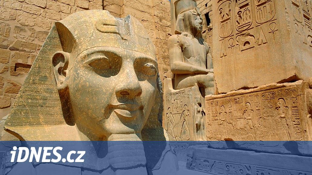 Ramses II. je zpátky v Egyptě. Fragment sochy faraona vrátilo Švýcarsko ...