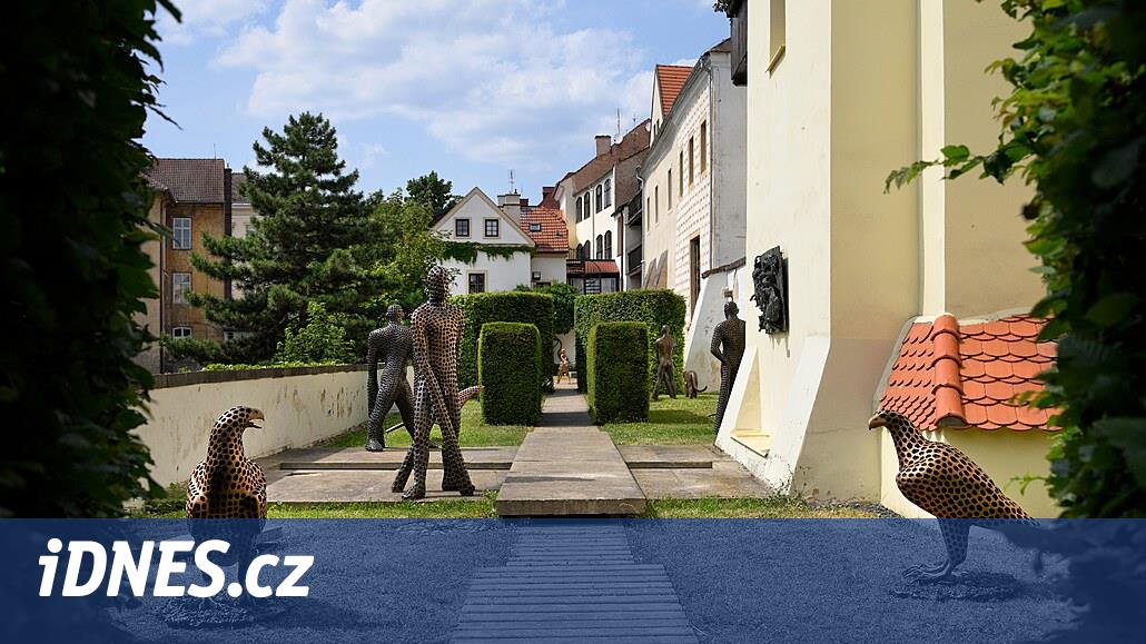 Michal Gabriel vystavuje svá umělecká díla na litoměřických hradbách ...