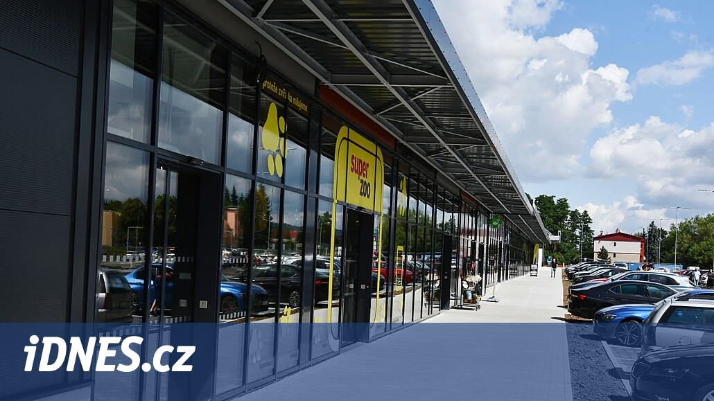 Nová obchodní centra cílí na menší města, lidé nemusí za nákupy ...