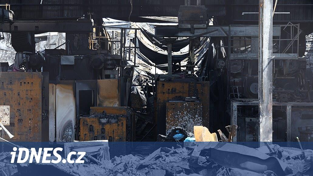 Požár v Žebráku dopadne na výrobu toyot v Kolíně, na pozoru jsou i ...