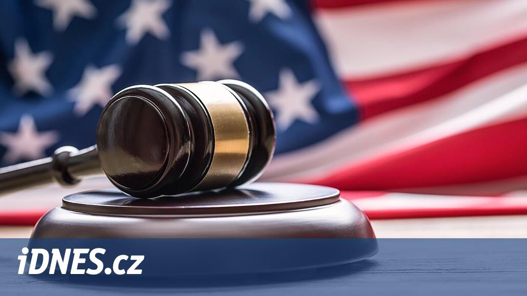 Drahý, co to tam ukazují? Američan vyzradil tajné informace na seznamce ...