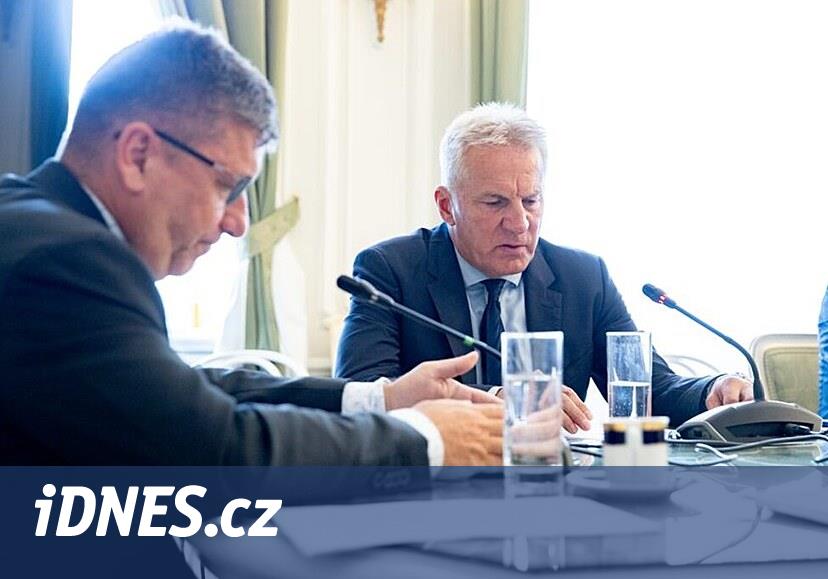 Historici zkoumají Fremrův rozsudek kauzy Olšanské hřbitovy. Důkazy manipulovala StB - iDNES.cz