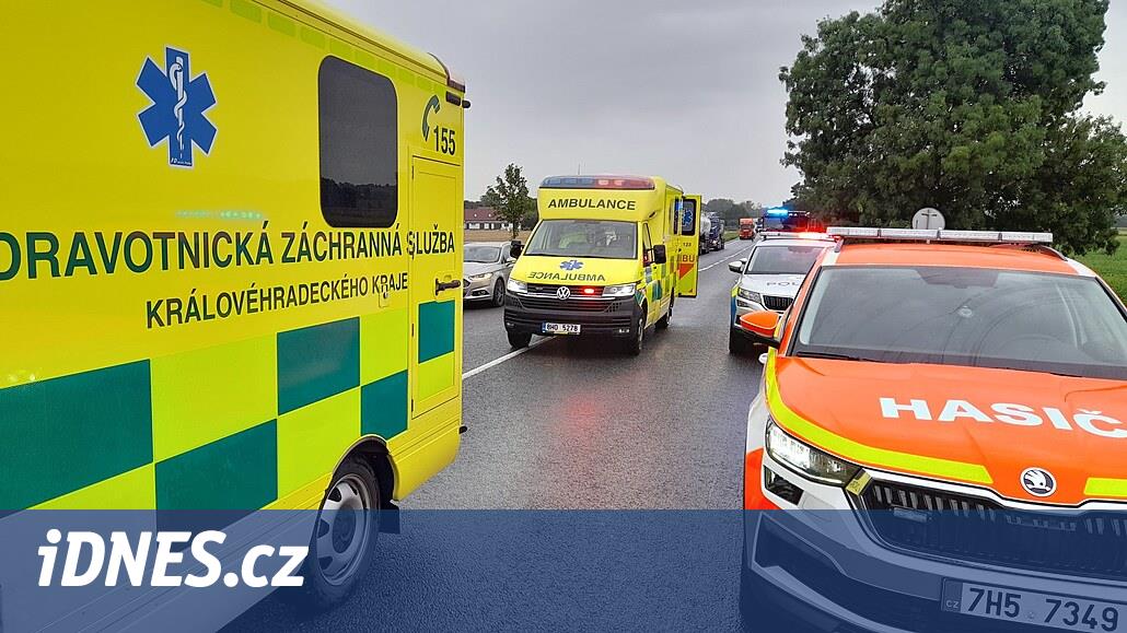 Při nehodě dvou aut zemřela řidička, vážně zraněné dítě transportoval ...