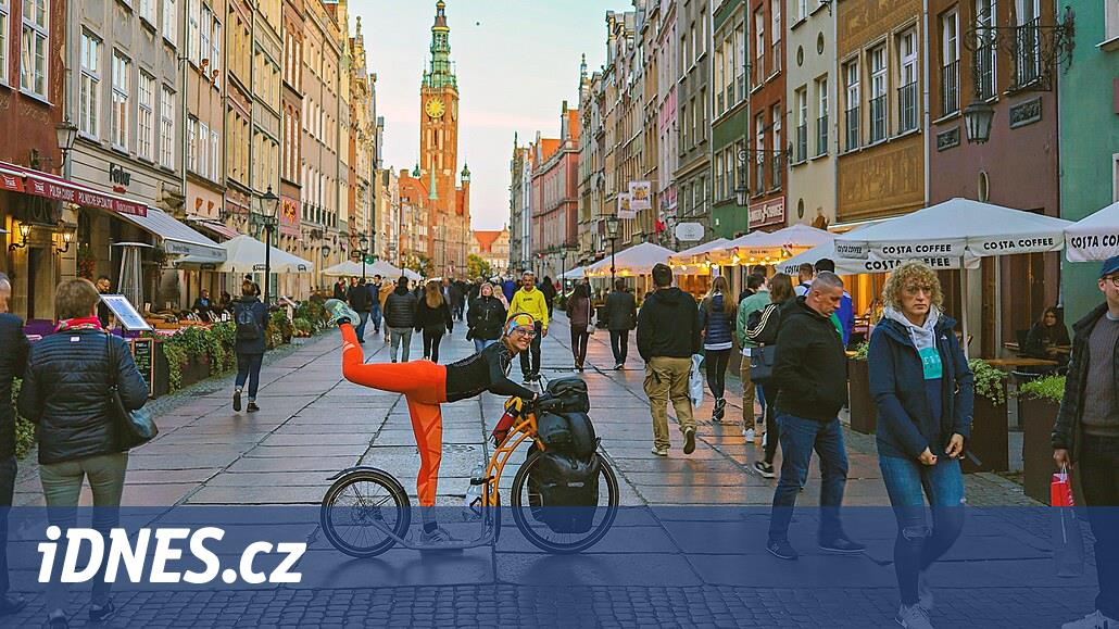 VIDEO: Cestovat na koloběžce je jako jezdit na jednorožci, říká Češka ...