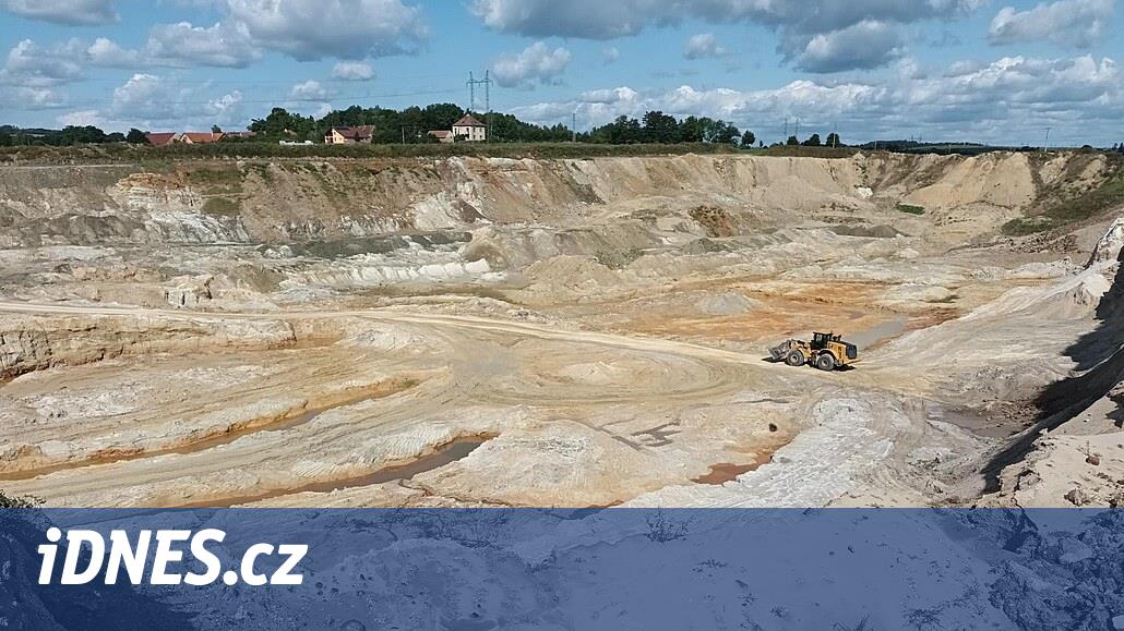 V Čavyni si zvykli, že jim za domy těží písek. Loni to bylo 380 tisíc ...