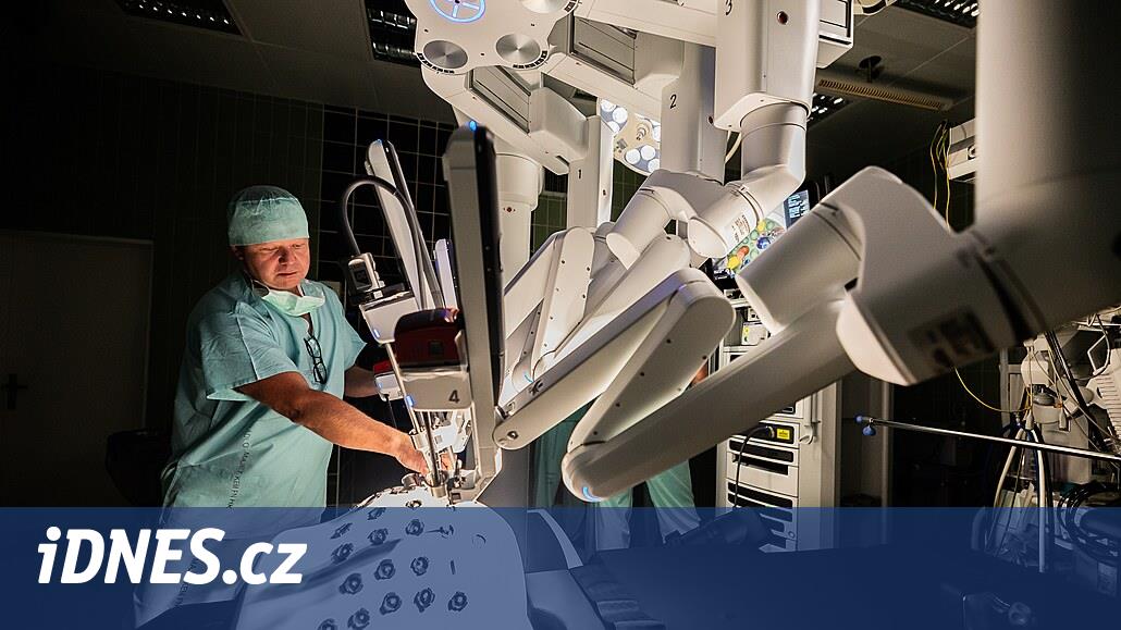 Supermoderní robot umí zázraky. Počet operací se v Hradci zdvojnásobí ...