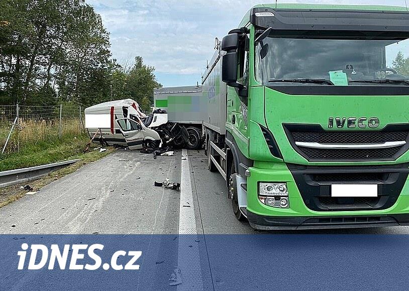 D1 na Brno ochromily dvě nehody dodávek s náklaďáky, jeden z řidičů zemřel - iDNES.cz