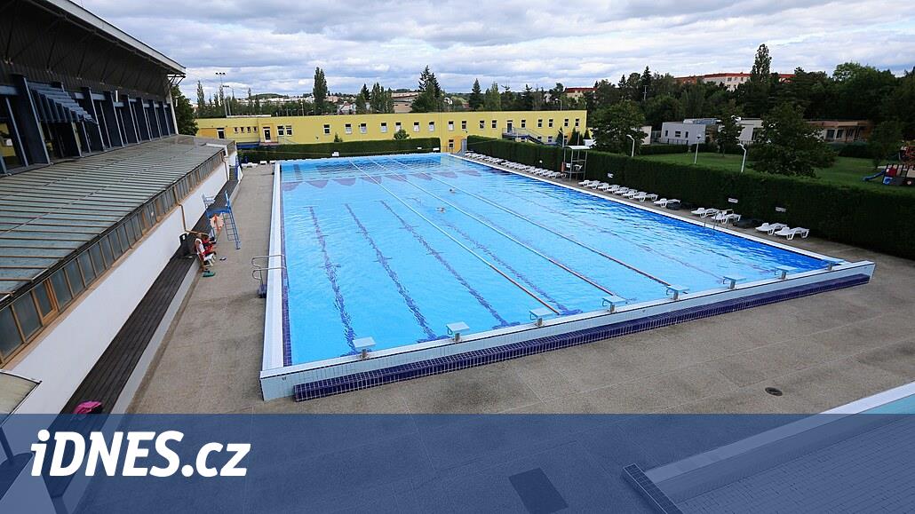 Venkovní bazén na Slovanech bude fungovat celý rok, schová ho nafukovací hala - iDNES.cz