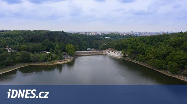 Velín a val proti velké vodě. Nová hráz v Hostivaři odvrátí i tu ...