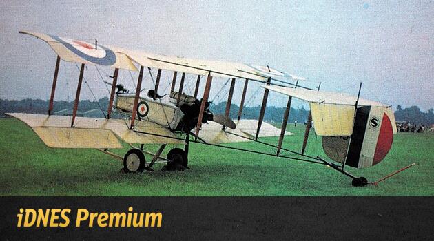 Pilot a střelec esy na „stíhačce“, co s námahou překročila rychlost 100 ...