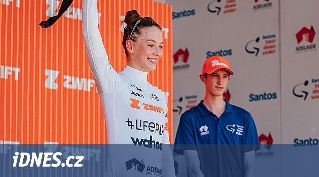 Burlová začala sezonu v Austrálii čtvrtým místem a vede pořadí mladých jezdkyň - iDNES.cz