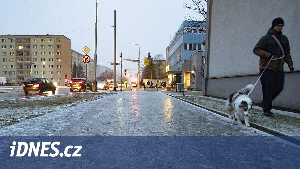 Přes Česko přechází studená fronta a déšť. Platí výstraha před ledovkou ...