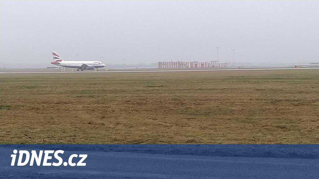 Meteostanici na pražském letišti vyřadil blesk, letadla musela ...
