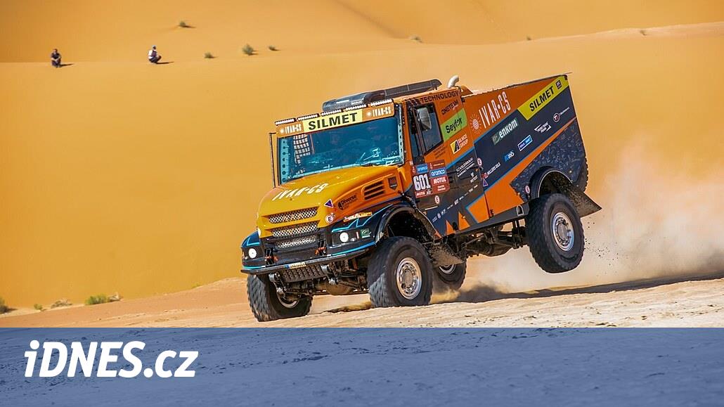 Účastníci Dakaru mají za sebou část dvoudenní etapy, Macík virtuálně vede - iDNES.cz