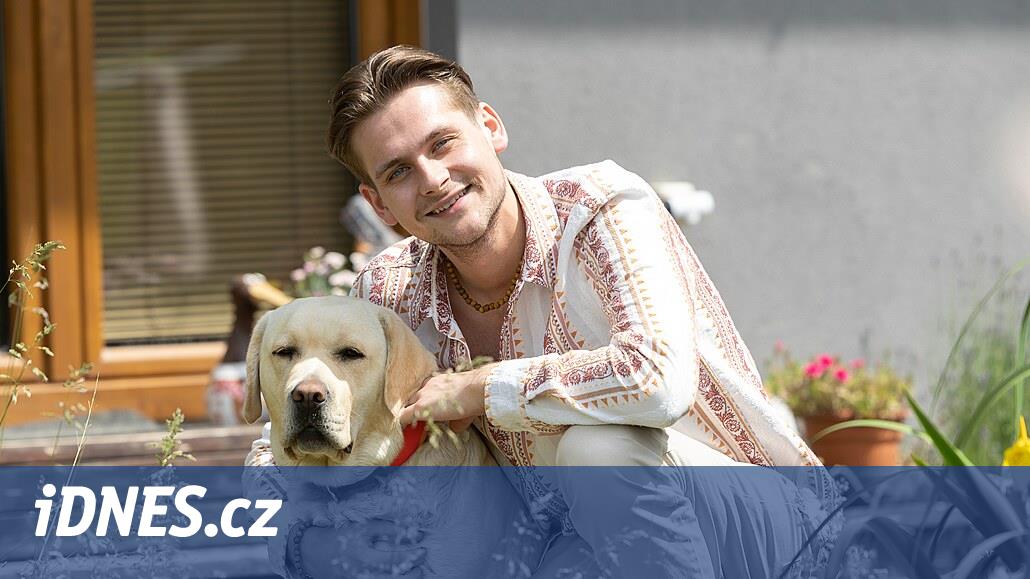 Herec Štěpán Tuček je doma v Českém ráji. Dům postavil táta svépomocí ...