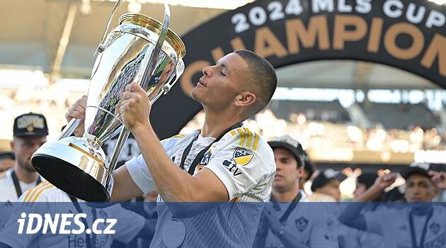 Titul po deseti letech. Fotbalisté LA Galaxy ve finále MLS udolali NY Red Bulls - iDNES.cz