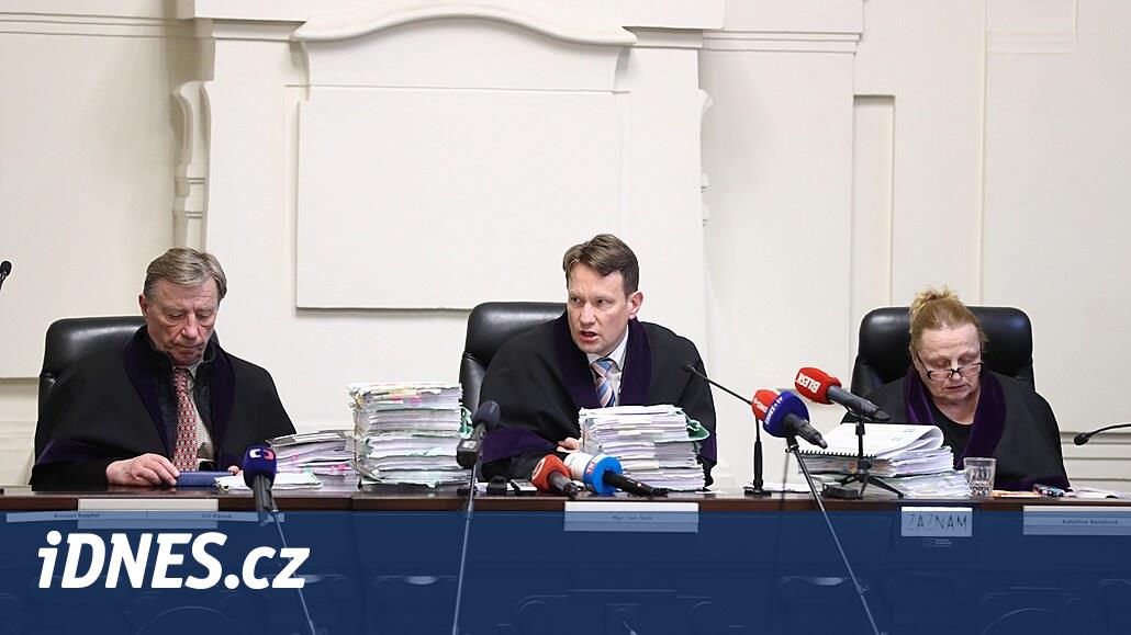 Soudce Šott vysvětluje zproštění Babiše a Nagyové viny v kauze Čapí hnízdo - iDNES.tv