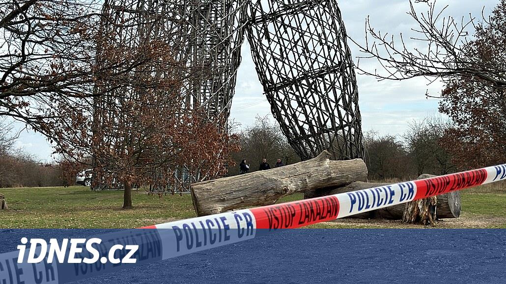 Mladík se zřítil z rozhledny v pražských Kyjích, má mnohočetná poranění ...