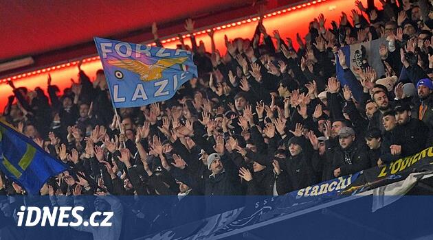 Fanoušci Lazia hajlovali v pivnici, kde Hitler založil NSDAP. Jeden byl ...