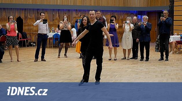 Novoměstská tančírna láká na parket zkušené matadory i začátečníky ...