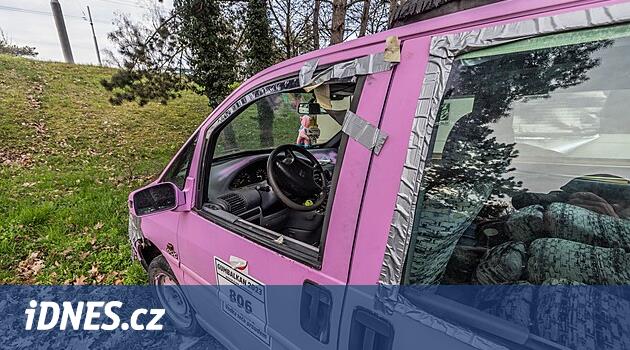 Hradci se i díky mobilní aplikaci daří bojovat s autovraky. Šrot mizí z ...