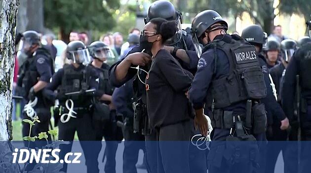 Policie zatýkala propalestinské demonstranty na amerických univerzitách - iDNES.tv