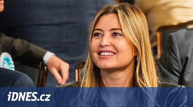 Holly pořádá párty. Za Trumpa lobbuje uhrančivá Australanka, bývalá ...