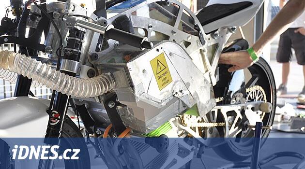 Na ČVUT vymýšlejí, jak do motorky nacpat palivový článek na vodík ...