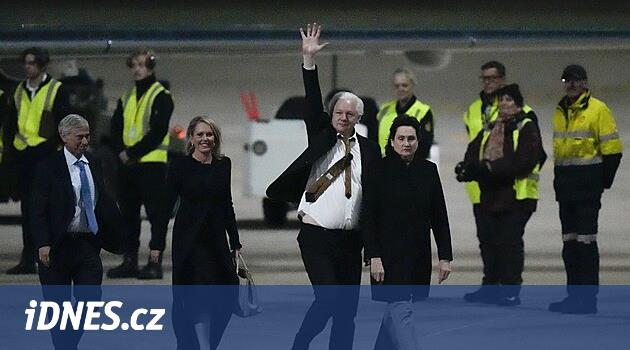 Assange je volný. U amerického soudu přiznal vinu a vrátil se do Austrálie - iDNES.cz