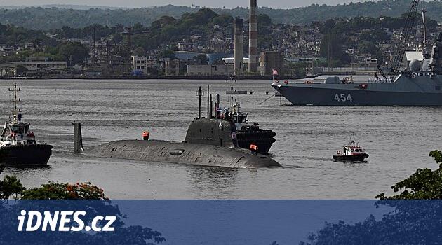 Ruská jaderná ponorka plula u pobřeží Floridy. Fotky ukazují její ...