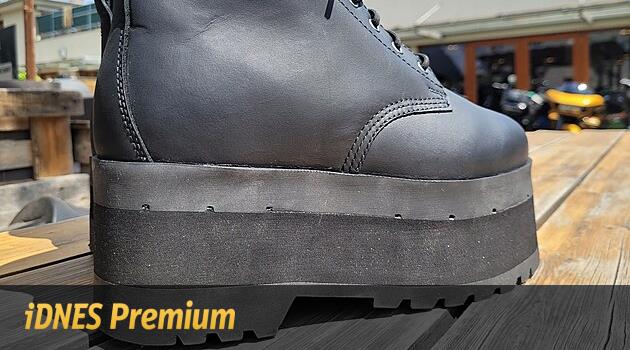 České protiminové boty jsou unikát. Pohltí 99 procent výbuchu, říká ...