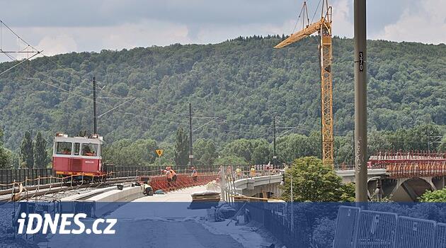 Nákladní vlaky opět mohou jezdit přes Branický most. V říjnu přibude ...