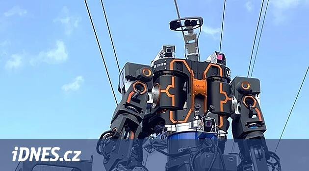 Robot jako z Transformers udržuje japonskou železnici. Nejlíp stříhá i ...
