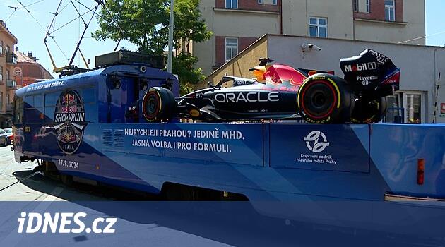 Mazací tramvaj vozí po Praze monopost formule - iDNES.tv