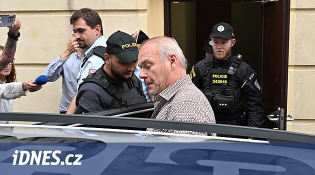 Hrabáč rezignoval na post radního a zastupitele. Obviněný je z ...