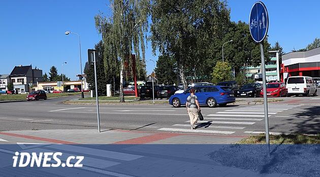 Kraj zrušil frekventovaný přechod. Lidi budou skákat do silnice, nelíbí ...