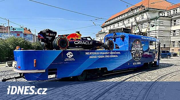 Mazací tramvaj vozí po Praze monopost formule - iDNES.cz
