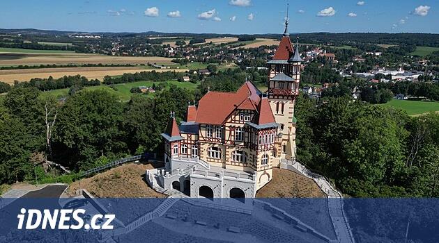 Varnsdorf má svou dominantu zpět. Vyhlídka Hrádek je po náročné ...
