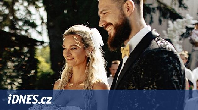Modelka Barbora Mottlová a trenér David Pleva se vzali - iDNES.cz