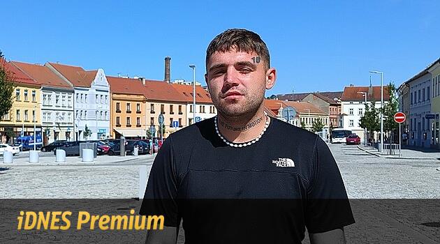 Adam Rohony: Nosil piva v hospodě, teď napsal hymnu Spartě - iDNES.cz