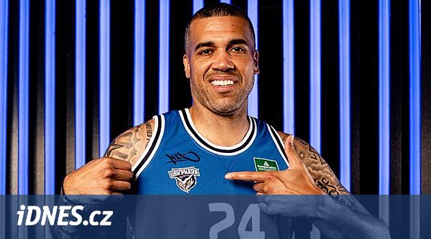 Pro syna český pas a předčít LeBrony. V USK už mi říkají dědo, směje se ...