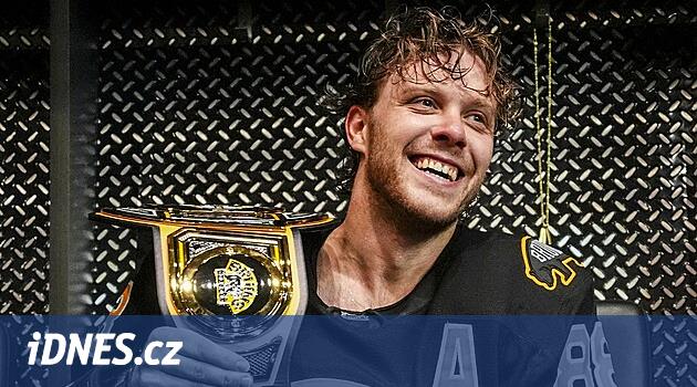 David Pastrňák slaví 400 gólů v NHL. Kouč žasnul - iDNES.cz