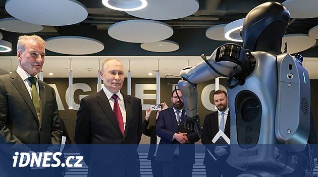 Putinovi předvedli nového ruského robota jménem Green - iDNES.cz