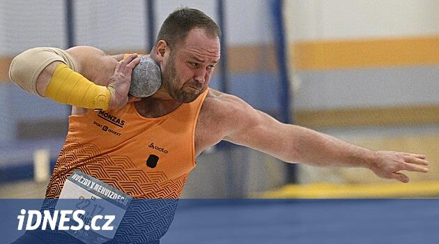 Koulař Staněk poprvé v sezoně překonal 21 metrů, Maňasová sahala po ...