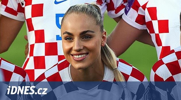 Obdivuje Ronalda i Součka. Nejkrásnější fotbalistka světa nastoupí ...