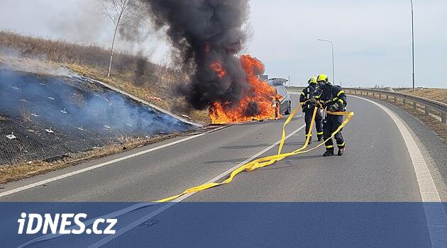 Bavorák v plamenech. Za požár může patrně technická závada, škoda je ...