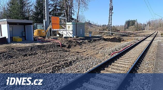 Provoz vlaků mezi Úvaly a Českým Brodem omezila porucha zabezpečovacího ...