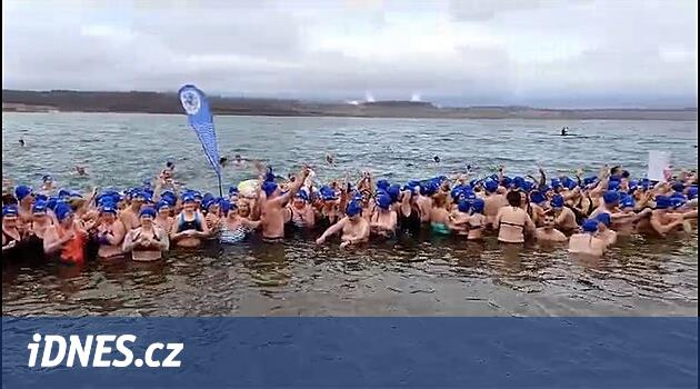 V Mostě padl otužilecký rekord - iDNES.tv