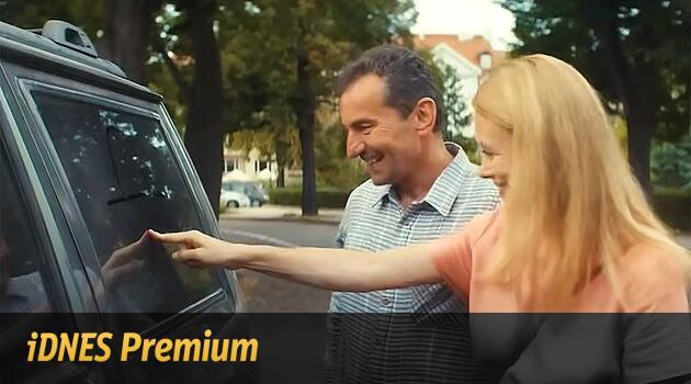 RECENZE: Z těch banalit se chce divákovi výt. Moře na dvoře jen slzí a sype ptáčkům - iDNES.cz